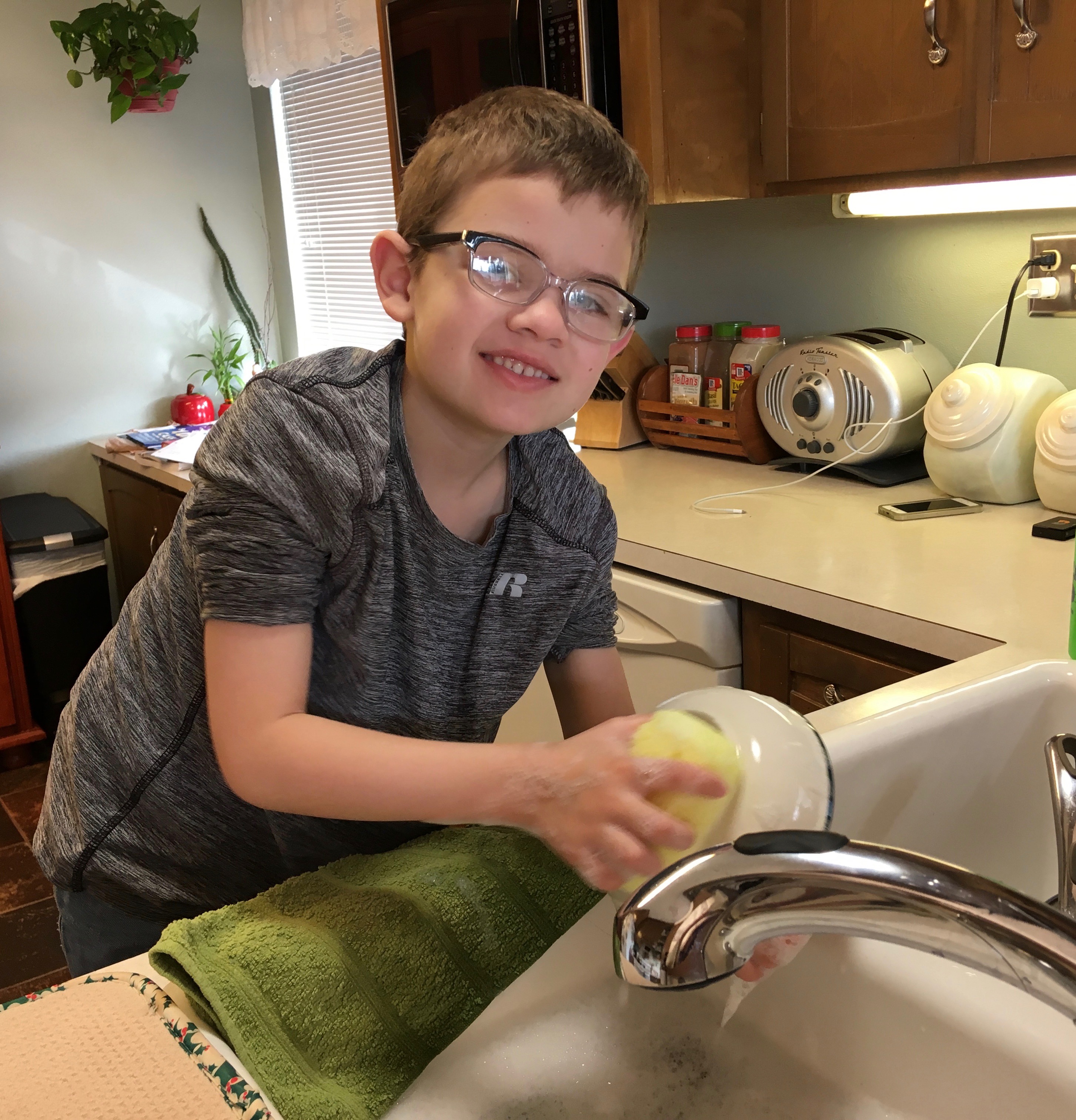 Stopping To Help In A Hurry Scurry World – Faith Steps and More